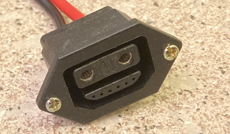 Ladegerät spezial gross 3A - 48V Lithium - EFEP GmbH ( E-Scooter Schweiz )